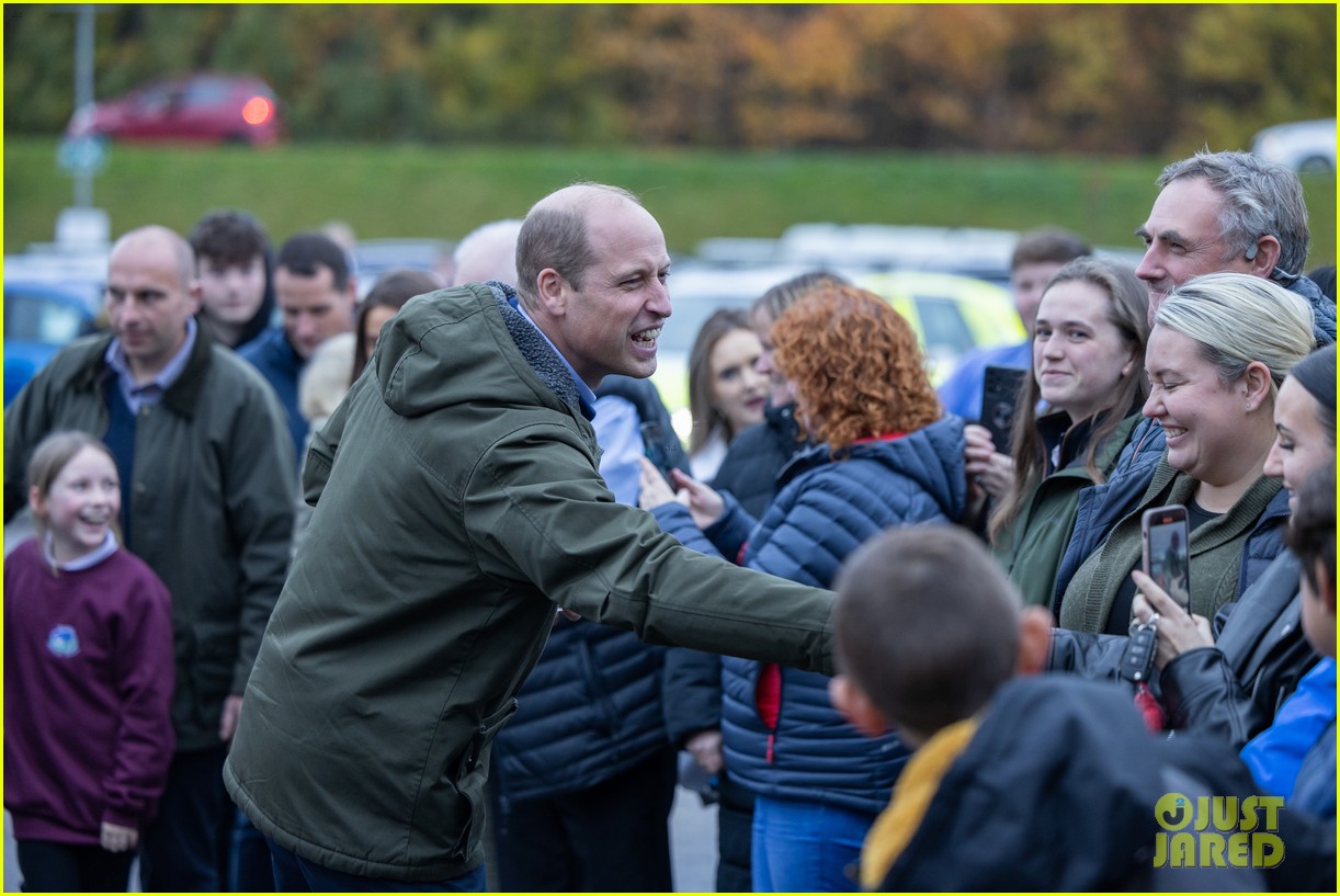 Photo: kate middleton rides bike in scotland 44 | Photo 4982344 | Just ...