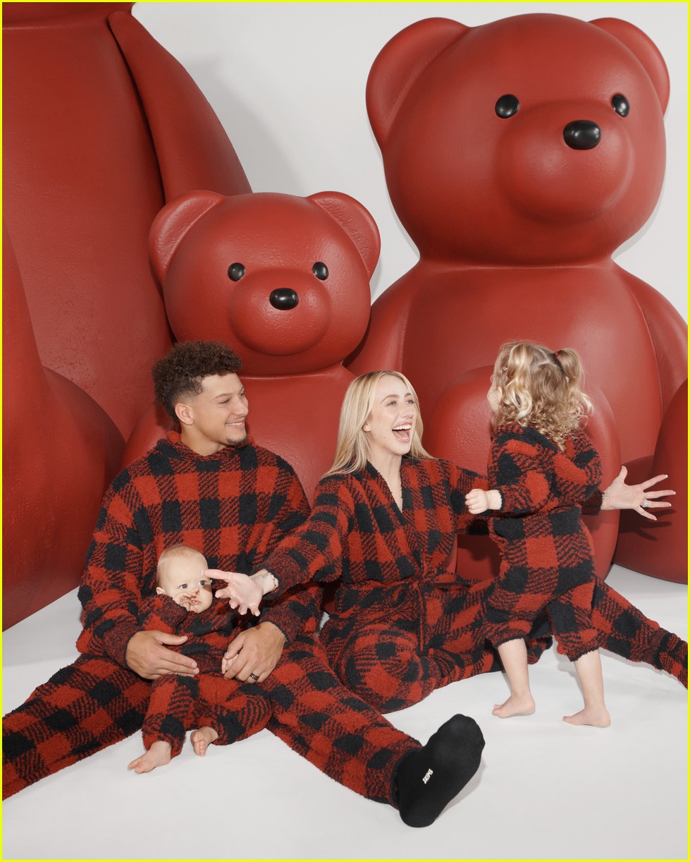 Photo: patrick brittany mahomes 2 kids skims ads 01 | Photo 4984351 ...