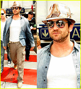 Gerard Butler Gets Canne-d | Gerard Butler : Just Jared