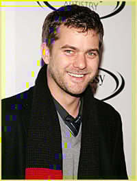 Joshua Jackson is on the ‘Fringe’ | Fringe, Joshua Jackson | Just Jared ...