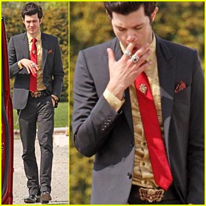 Adam Brody Has a Low Shoulder | Adam Brody : Just Jared