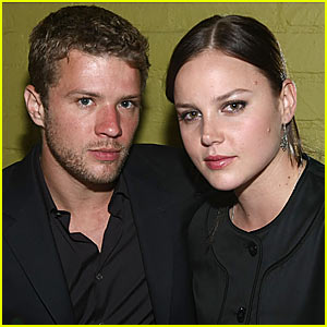 Ryan Phillippe & Abbie Cornish Keep Close | Abbie Cornish, Ryan ...