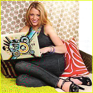 Blake Lively Models Digital Dorm Room | Blake Lively : Just Jared