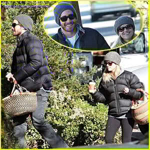 Reese Witherspoon & Jake Gyllenhaal Pack A Picnic | Jake Gyllenhaal ...