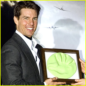 Tom Cruise Shows His Hand in Seoul | Tom Cruise : Just Jared