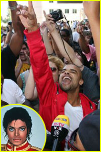 Jackson Fans Give A Final Sendoff | Michael Jackson, Newsies | Just ...