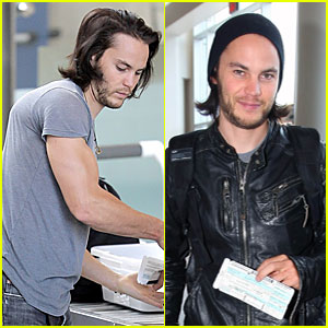 Taylor Kitsch is Beanie Buff | Taylor Kitsch : Just Jared