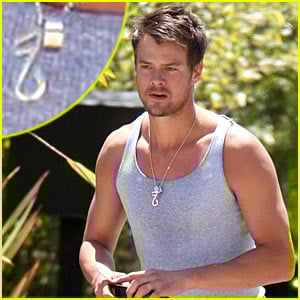 Josh Duhamel’s Necklace Explained! | Fergie, Josh Duhamel : Just Jared