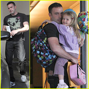 Ben Affleck & Violet: Balloon Bunch | Ben Affleck, Celebrity Babies ...