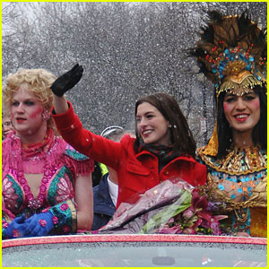 Anne Hathaway: Hasty Pudding Parade! | Anne Hathaway : Just Jared ...