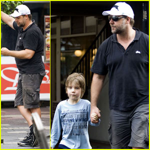 Russell Crowe: Father & Son Bonding | Celebrity Babies, Charles Crowe ...