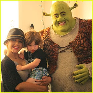 Christina Aguilera & Max Meet Shrek | Celebrity Babies, Christina ...