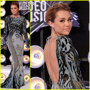 Miley Cyrus – MTV VMAs 2011 Red Carpet | 2011 MTV VMAs, Miley Cyrus ...