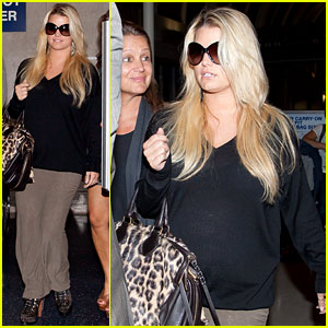 Jessica Simpson: LAX Landing with Mom! | Jessica Simpson, Tina Simpson ...