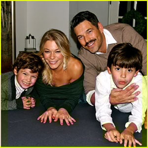 LeAnn Rimes: Thanksgiving Weekend with the Family! | Brandi Glanville ...