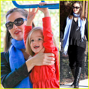 Jennifer Garner: Park Playtime with Violet & Seraphina! | Ben Affleck ...