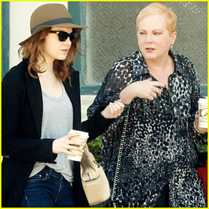 Emma Stone: Pre-Golden Globes Breakfast with Mother! | Emma Stone ...