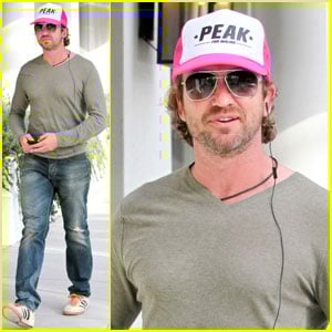 Gerard Butler: Pink ‘Peak’ Cap! | Gerard Butler : Just Jared ...