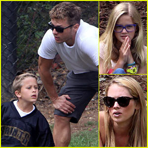Ryan Phillippe: Football Fun with the Kids! | Ava Phillippe, Celebrity ...