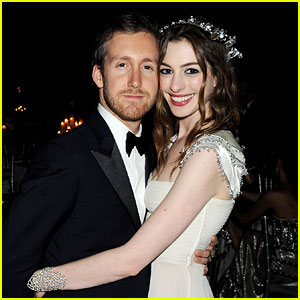 Anne Hathaway: Married to Adam Shulman! | Adam Shulman, Anne Hathaway ...
