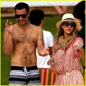 Jessica Alba: Cabo Beach with Shirtless Cash Warren! | Cash Warren ...