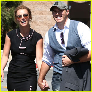 Britney Spears & David Lucado: Holding Hands! | Britney Spears, David ...