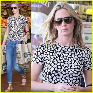 Emily Blunt Talks Movie Roles That Make Her Cringe! | Emily Blunt ...