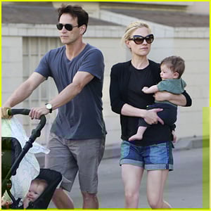 Anna Paquin & Stephen Moyer Stroll with Charlie & Poppy! | Anna Paquin ...