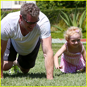 Eric Dane: Push-Ups with Daughter Billie! | Billie Dane, Celebrity ...