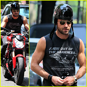 Justin Theroux: Bulging Muscles From Out of the Darkness! | Justin ...