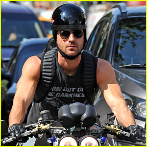 Justin Theroux: Muscular Motorcycle Man! | Justin Theroux : Just Jared ...
