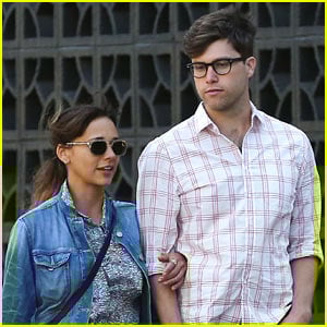 Rashida Jones Links Arms with ‘SNL’ Writer Colin Jost! | Colin Jost ...