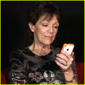 Voice of Siri: Meet Susan Bennett – Watch Video Interview! | Random ...
