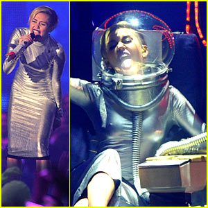 Miley Cyrus: ‘We Can’t Stop’ at MTV EMA 2013 (Video) | 2013 MTV EMAs ...