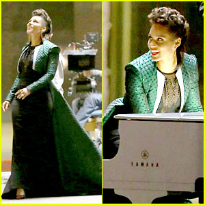 Alicia Keys Plays the Keys for Her ‘It’s On Again’ Video Shoot ...