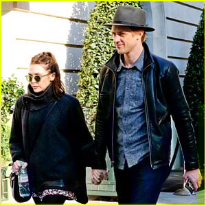 Elizabeth Olsen & Boyfriend Boyd Holbrook Take a Romantic Stroll in ...
