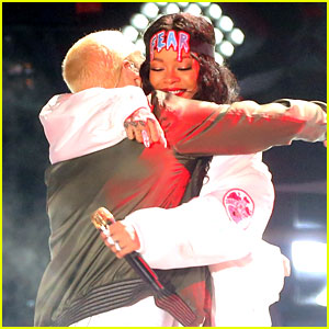 Rihanna & Eminem Perform ‘The Monster’ at MTV Movie Awards 2014! (Video ...