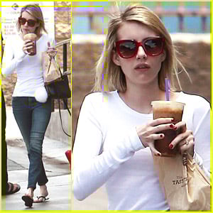 Emma Roberts Dressed Up in Aunt Julia’s ‘Erin Brockovich’ Costumes ...