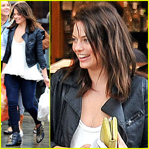 Margot Robbie Won’t Let the Rain Keep Her Inside the House | Margot ...