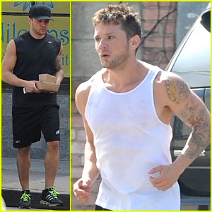 Ryan Phillippe Flaunts His Buff Biceps During a Jog! | Ryan Phillippe ...