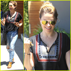 Sophia Bush Talks Connecting With Fans: ‘They Love Me For Who I Am ...