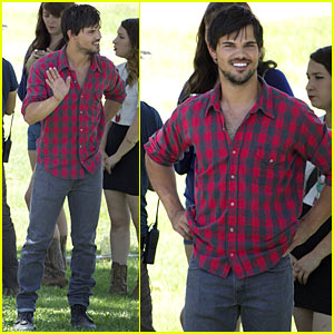 Taylor Lautner Looking Sexy On ‘Run The Tide’ Set | Taylor Lautner ...