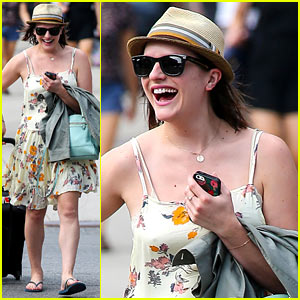 Elisabeth Moss Doesn’t Dance Much Anymore, But Would Like To Do Ballet ...