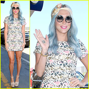 Kesha Rocks Newly Dyed Blue Hair at LAX | Kesha | Just Jared: Celebrity ...