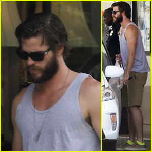 Liam Hemsworth Shows Off His Buff Biceps Down South! | Liam Hemsworth ...