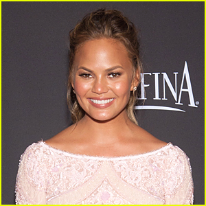 Chrissy Teigen Mourns the SkyMall Demise With Epic Tweets | Chrissy ...