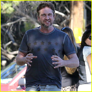 Gerard Butler Shows Off His Pecs During a Jog | Gerard Butler | Just ...