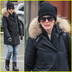 Julianne Moore Says Dress is White & Gold, Mindy Kaling Reacts ...