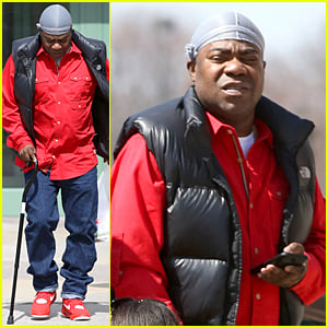 Tracy Morgan Uses Cane To Walk After Walmart Pays $10 Million to James ...
