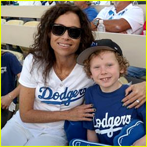 Minnie Driver Flubs National Anthem, Later Apologizes (Video) | Minnie ...
